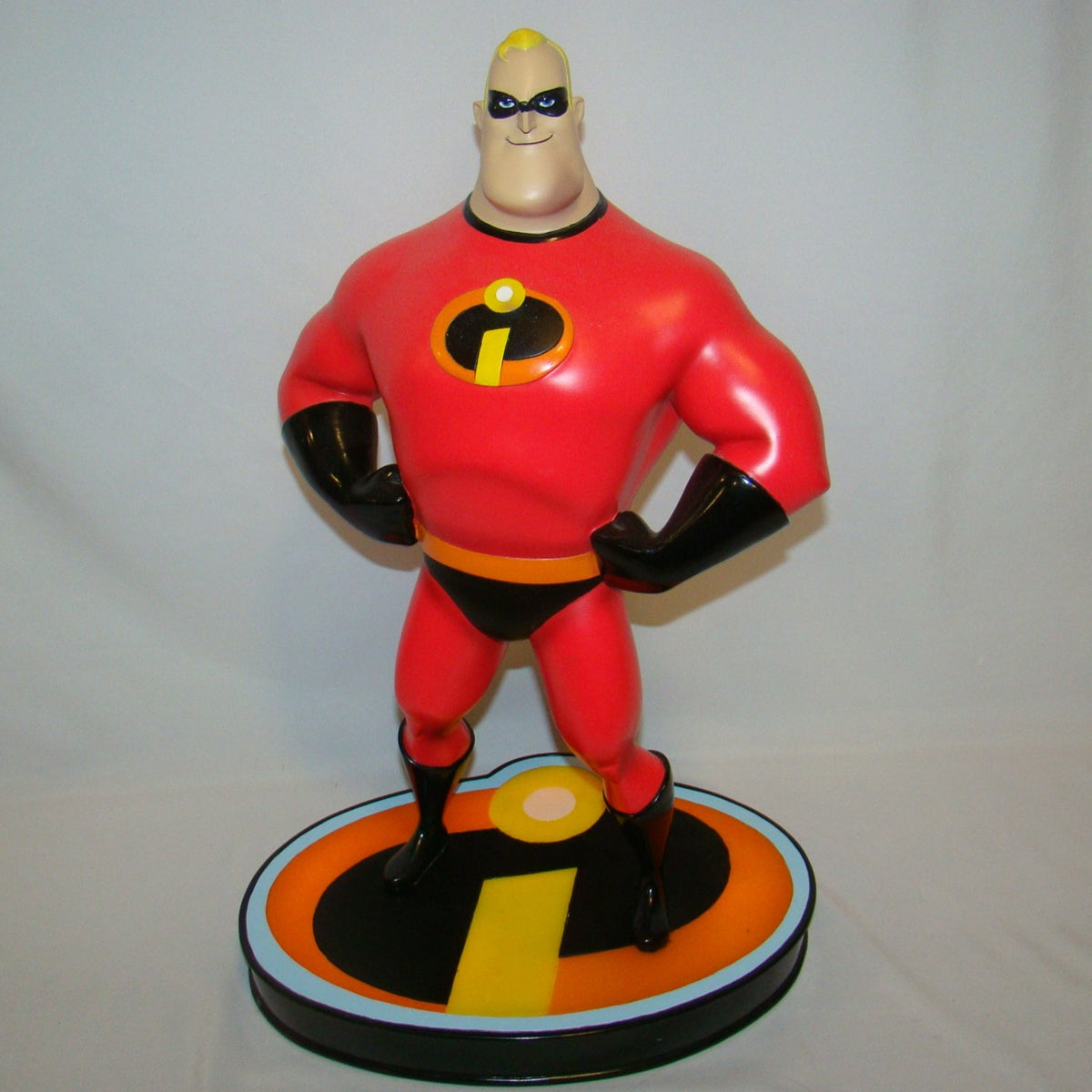 Disney Pixar Mr. Incredible Statue – geekedouttoys